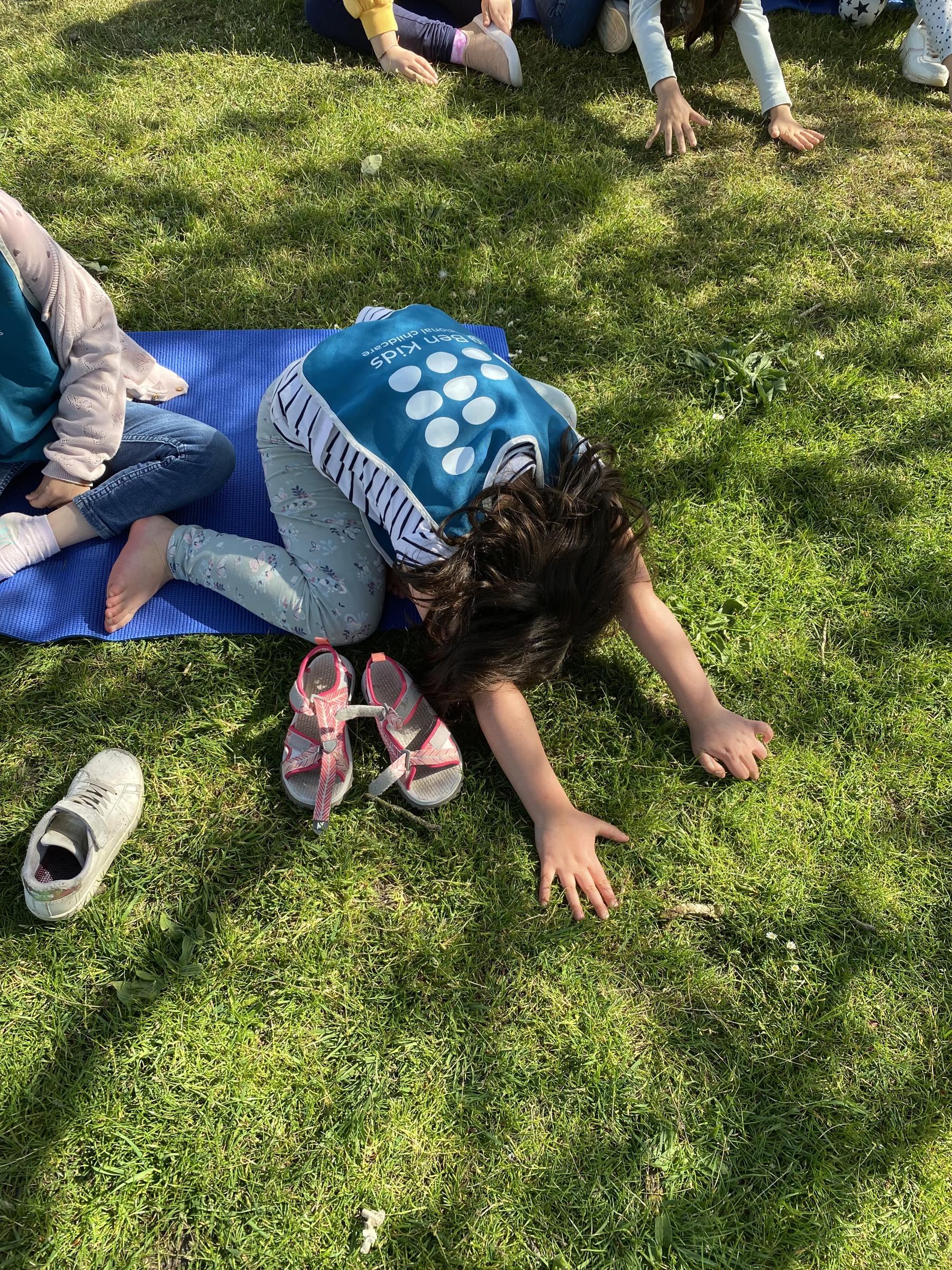 Outdoor Yoga for children in The Hague during childcare or BSO